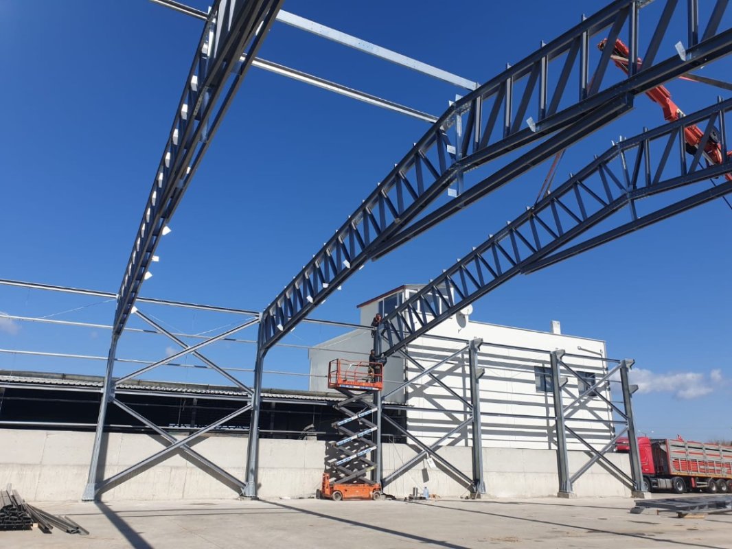 STEEL WAREHOUSE STRUCTURES